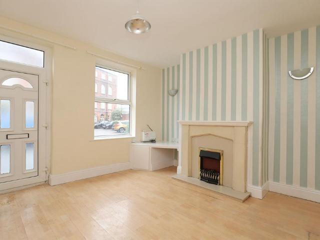 2 bedroom terraced house to rent
