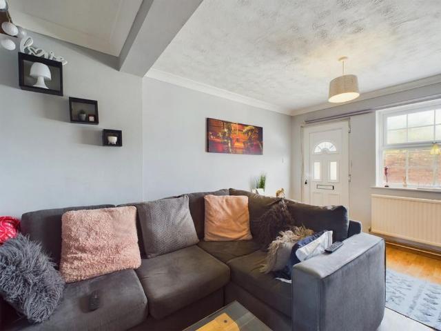 2 bedroom terraced house to rent