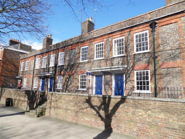 2 bedroom terraced house to rent