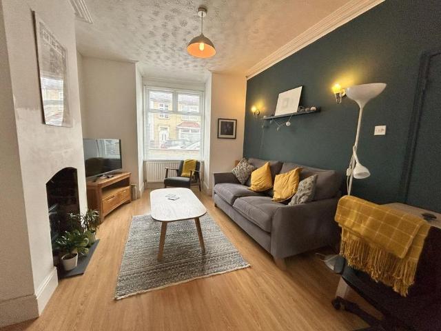 2 bedroom terraced house to rent