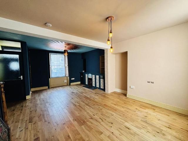2 bedroom terraced house to rent