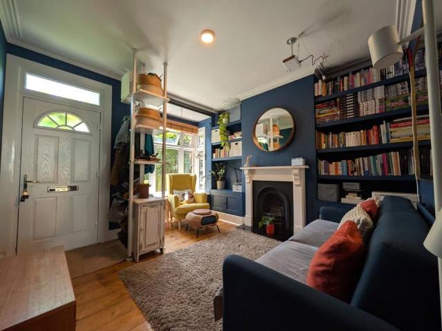 2 bedroom terraced house to rent