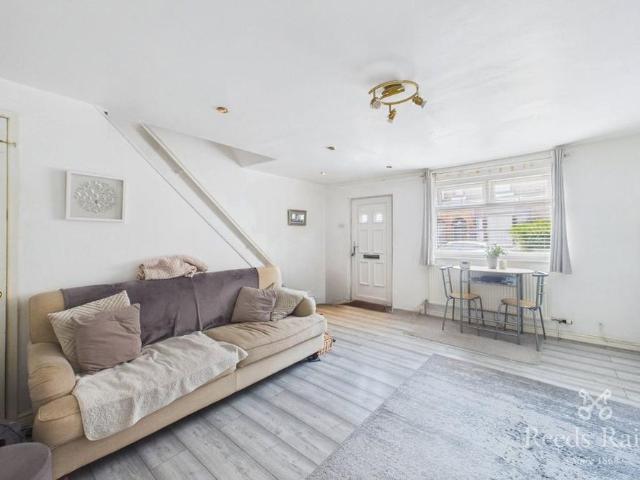 2 bedroom terraced house to rent