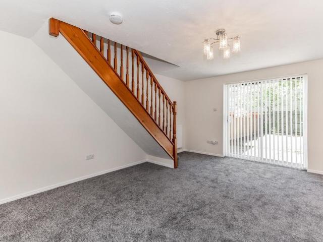 2 bedroom terraced house to rent