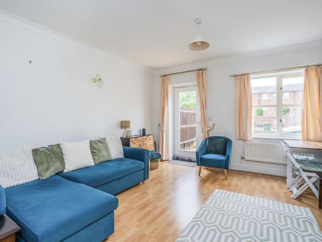 2 bedroom terraced house to rent