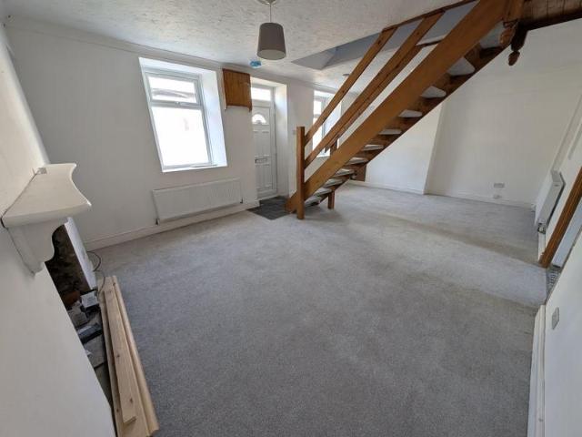 2 bedroom terraced house to rent