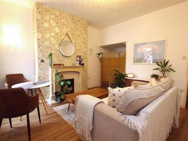 2 bedroom terraced house to rent