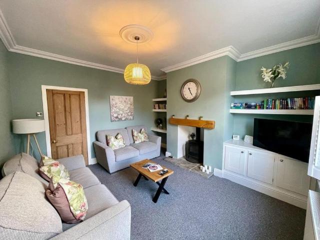 2 bedroom terraced house to rent