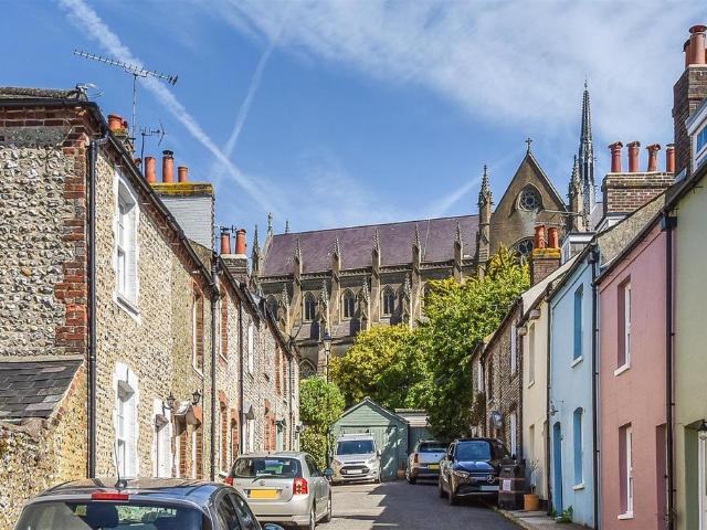 2 bedroom terraced house to rent
