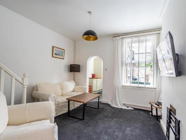2 bedroom terraced house to rent