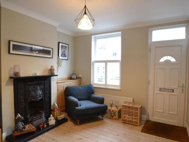 2 bedroom terraced house to rent