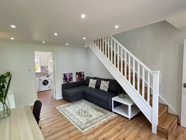 2 bedroom terraced house to rent