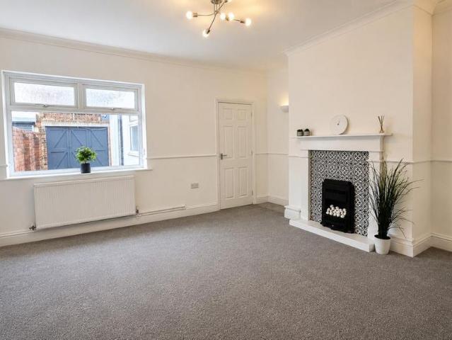 2 bedroom terraced house to rent