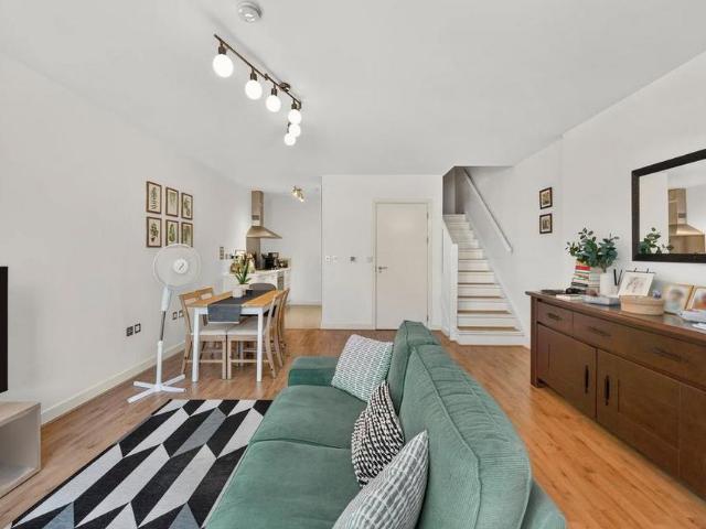 2 bedroom terraced house to rent