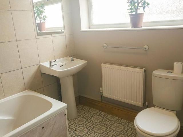 2 bedroom terraced house to rent