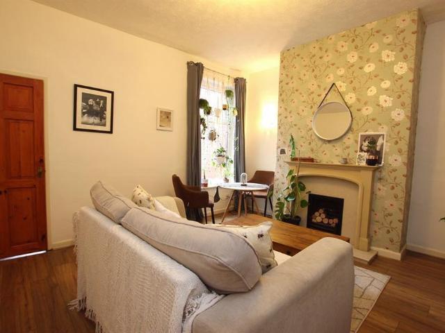 2 bedroom terraced house to rent
