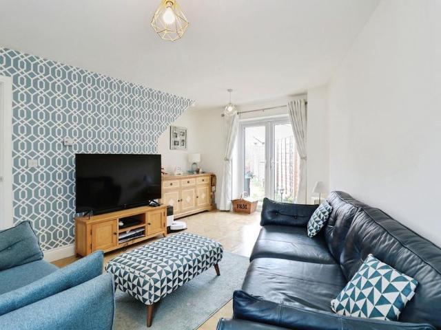 2 bedroom terraced house to rent
