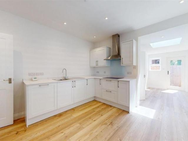 2 bedroom terraced house to rent