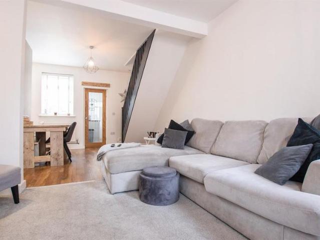 2 bedroom terraced house to rent