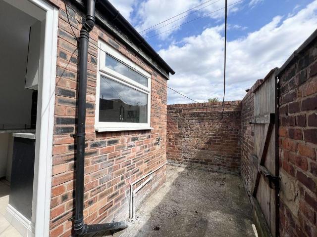 2 bedroom terraced house to rent