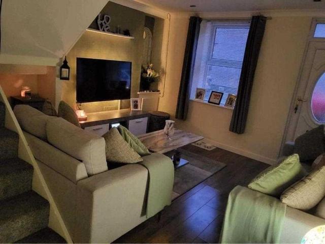 2 bedroom terraced house to rent