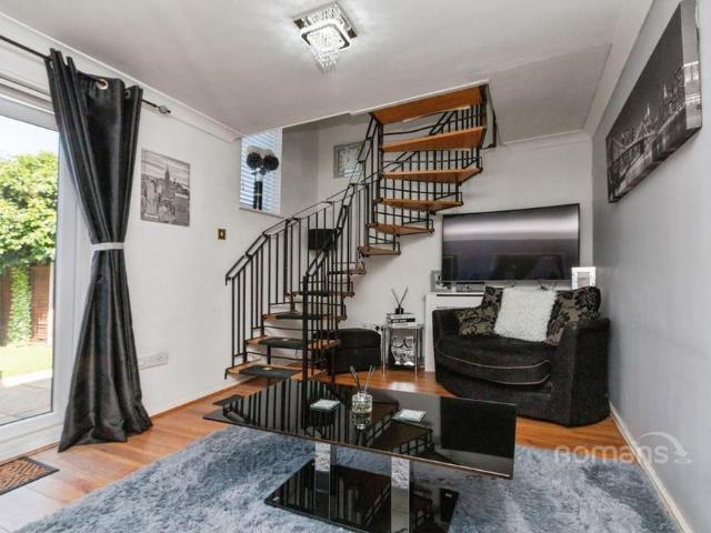 2 bedroom terraced house to rent
