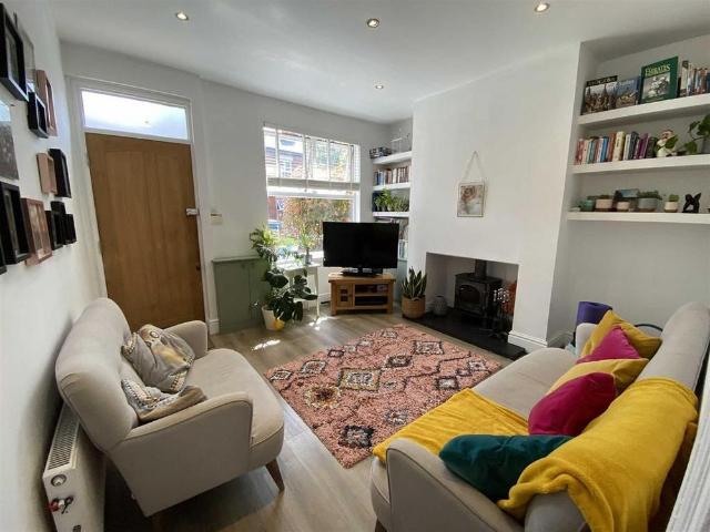 2 bedroom terraced house to rent