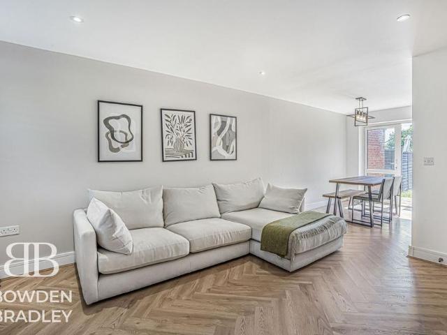 2 bedroom terraced house to rent