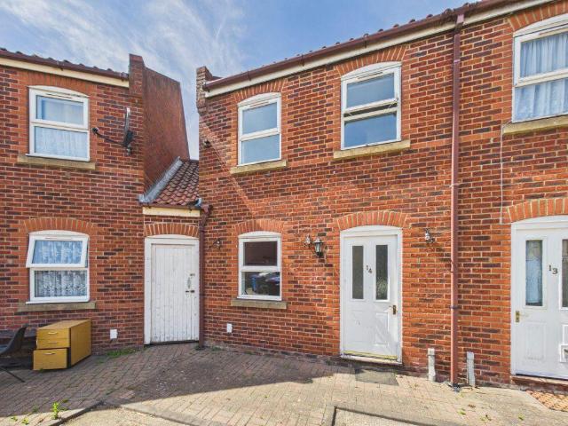 2 bedroom terraced house to rent