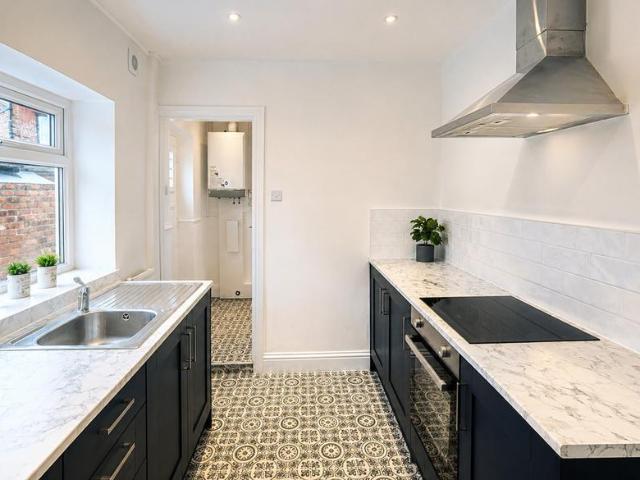 2 bedroom terraced house to rent