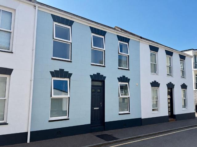 2 bedroom terraced house to rent