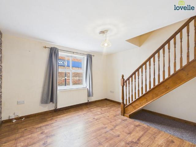2 bedroom terraced house to rent