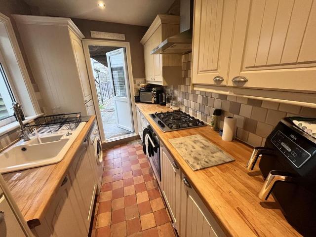 2 bedroom terraced house to rent