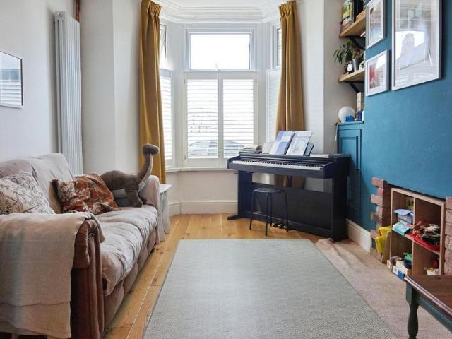 2 bedroom terraced house to rent