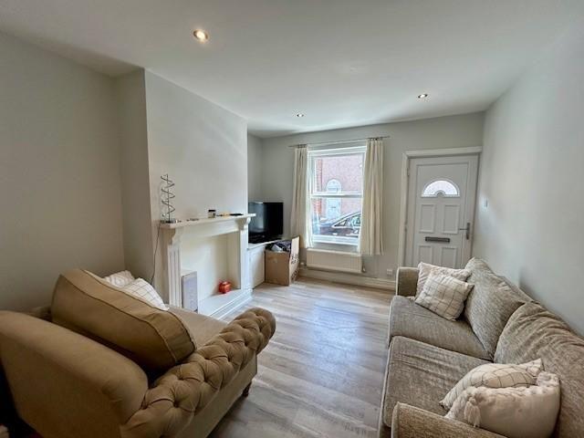 2 bedroom terraced house to rent