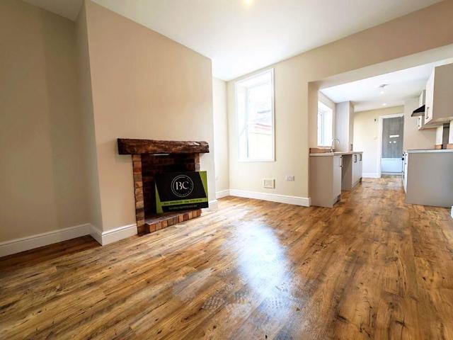 2 bedroom terraced house to rent
