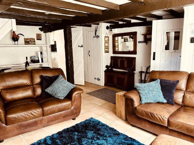 2 bedroom terraced house to rent