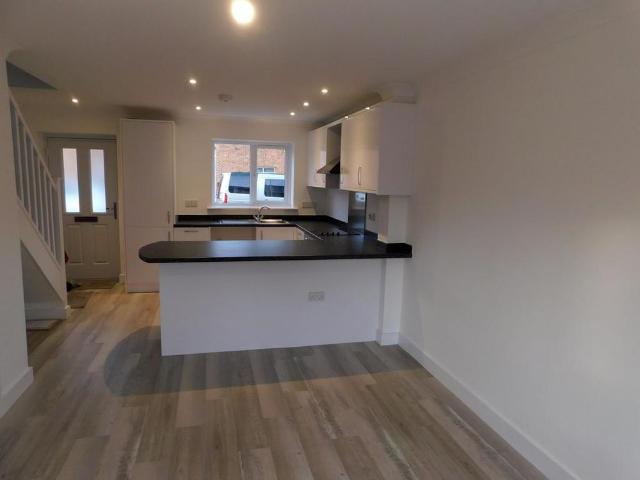 2 bedroom terraced house to rent