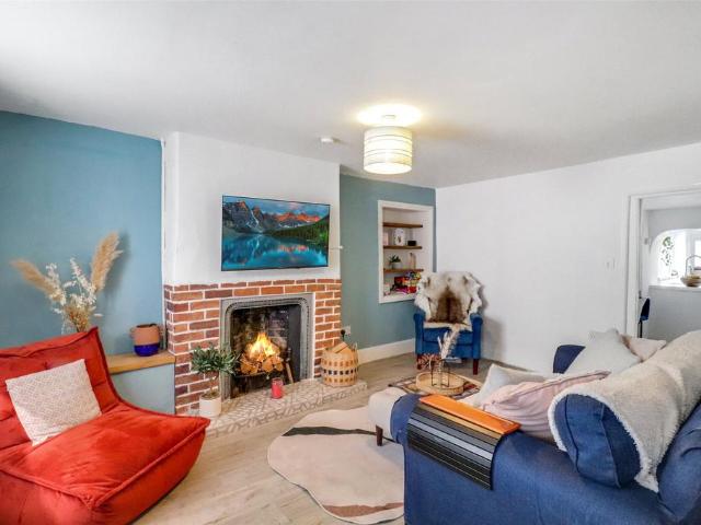 2 bedroom terraced house to rent