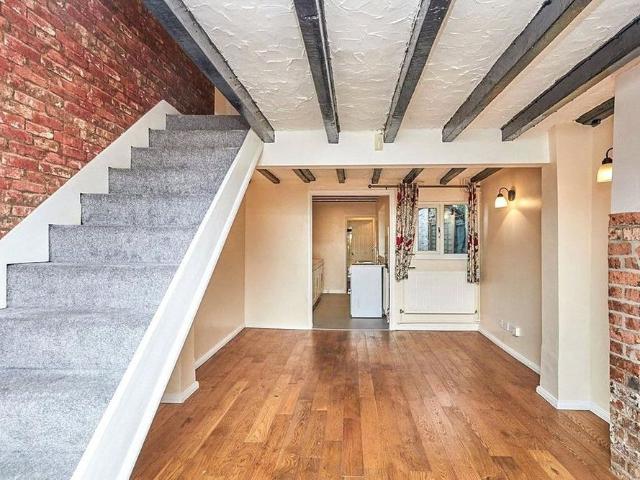 2 bedroom terraced house to rent