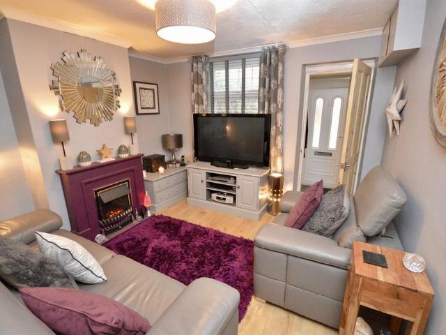 2 bedroom terraced house to rent