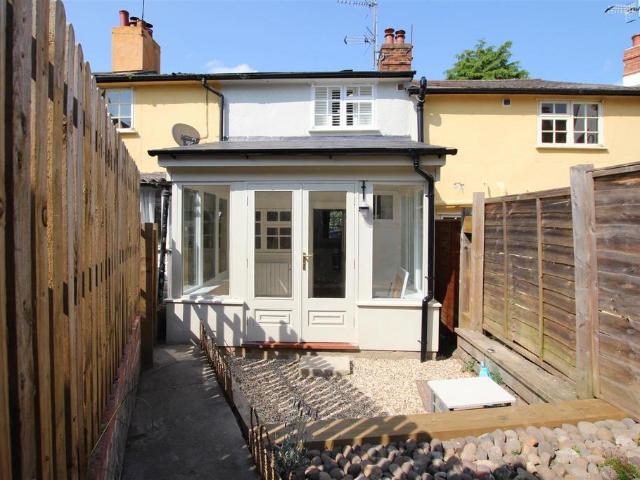 2 bedroom terraced house to rent
