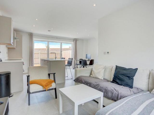2 bedroom terraced house to rent