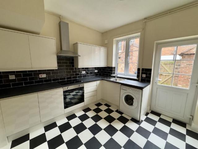 2 bedroom terraced house to rent