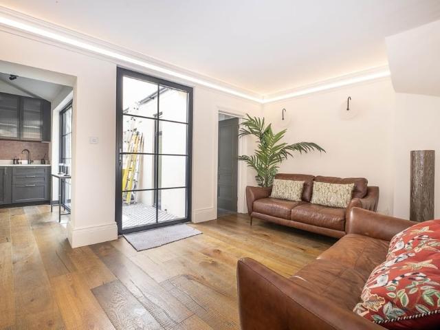 2 bedroom terraced house to rent