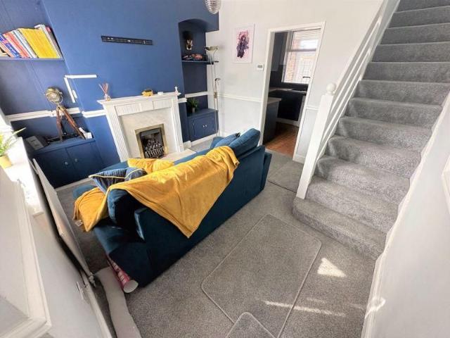 2 bedroom terraced house to rent