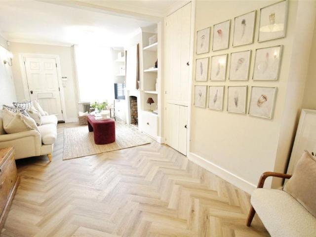 2 bedroom terraced house to rent