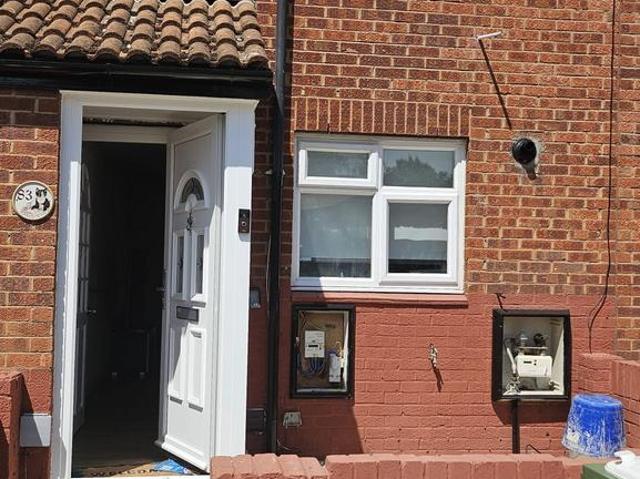 2 bedroom terraced house to rent