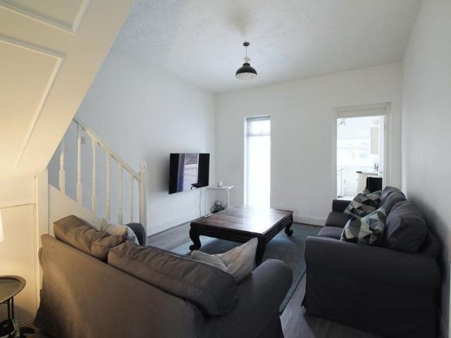 2 bedroom terraced house to rent