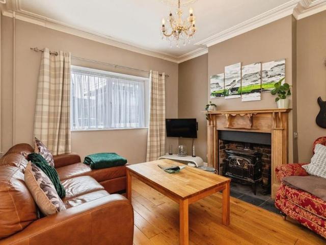 2 bedroom terraced house to rent